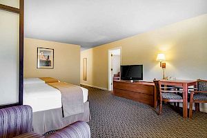 North Bend, Coos Bay, OR Rooms | Quality Inn & Suites