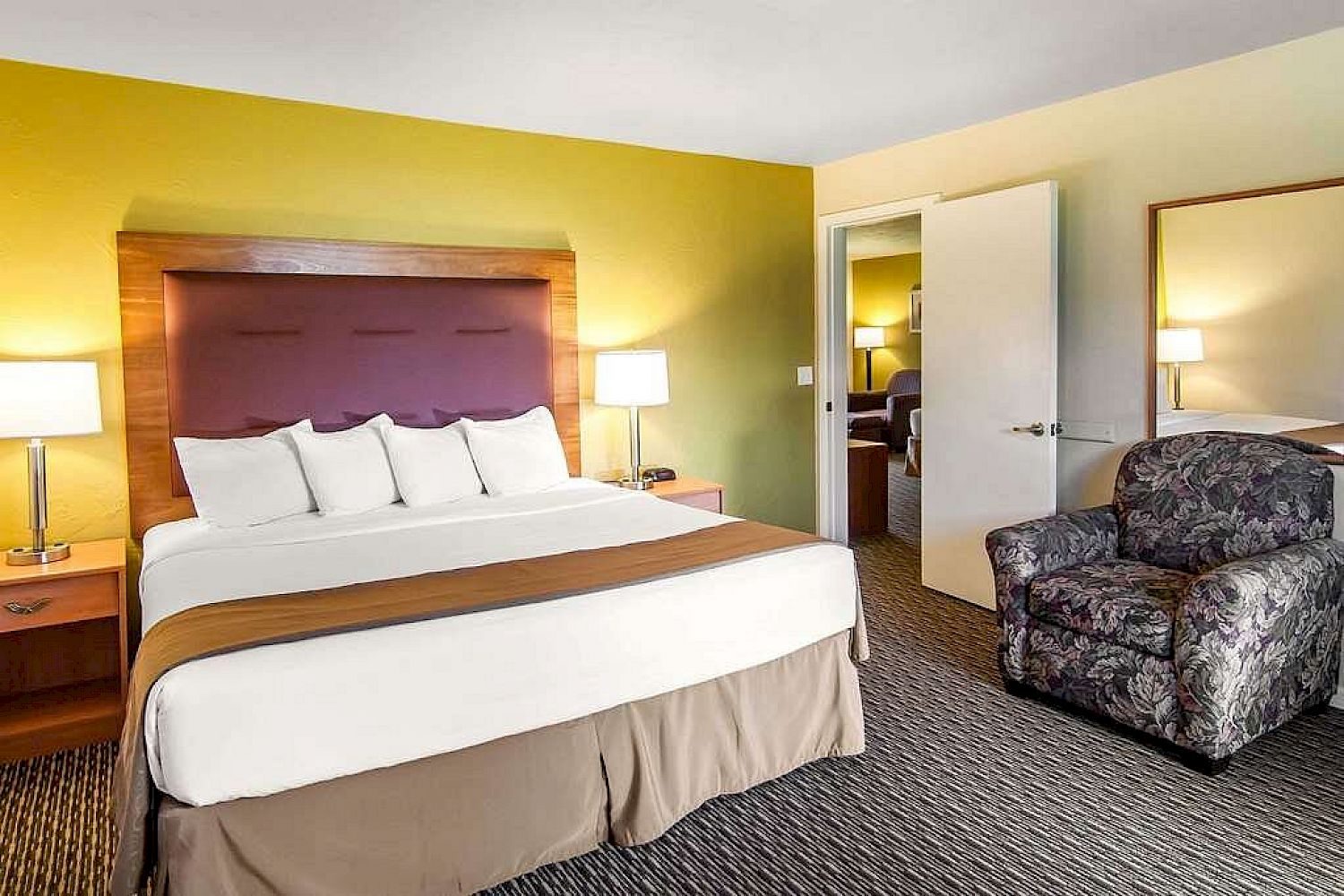 North Bend, Coos Bay, OR Rooms | Quality Inn & Suites