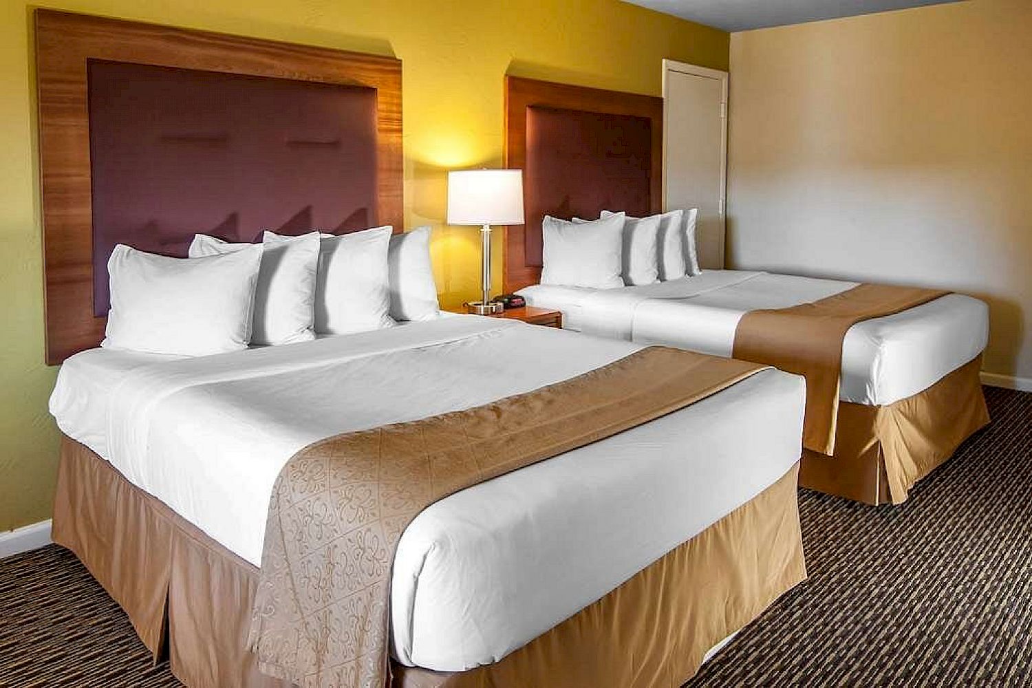 North Bend, Coos Bay, OR Rooms | Quality Inn & Suites